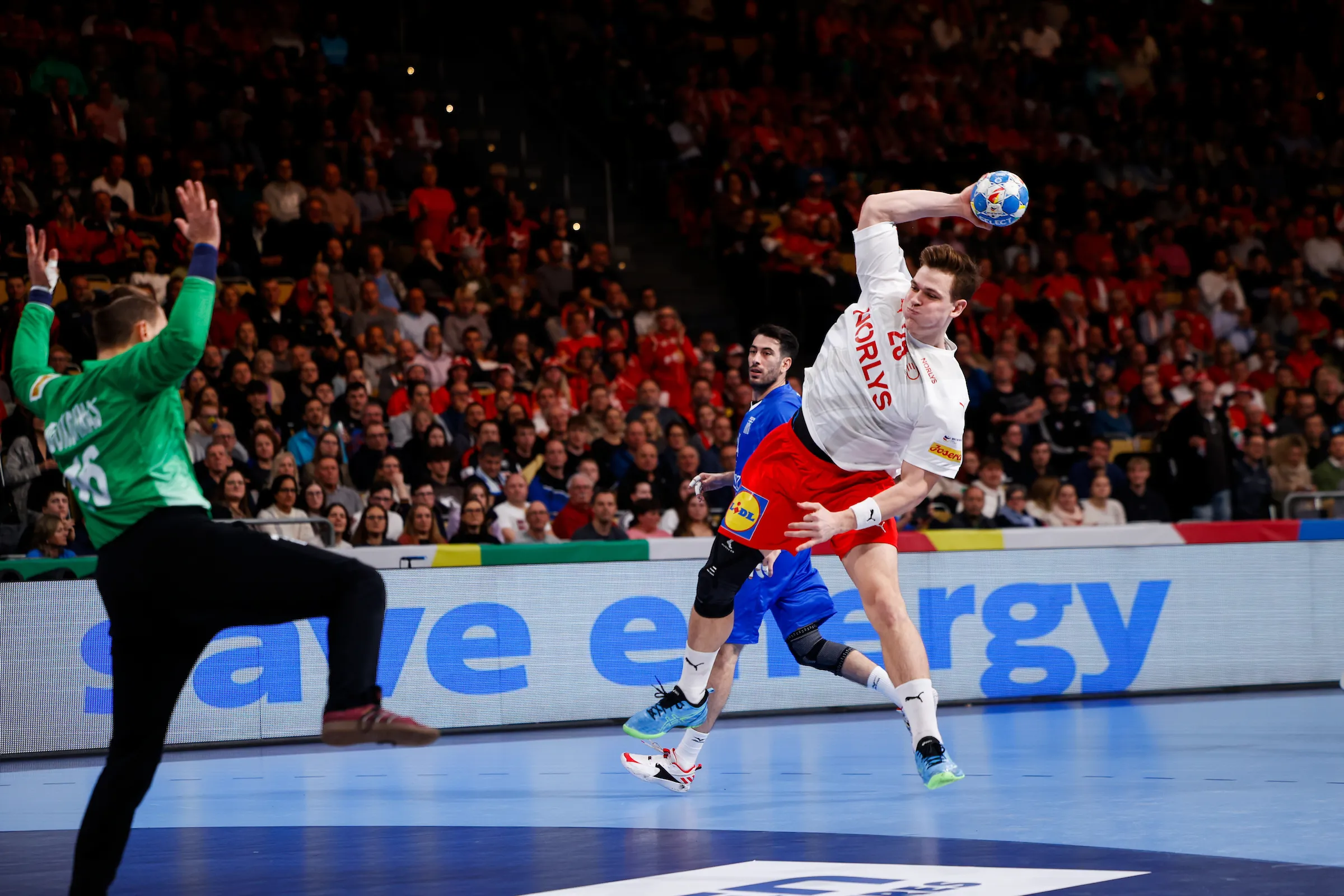 Denmark beat Greece to force early decision in group F